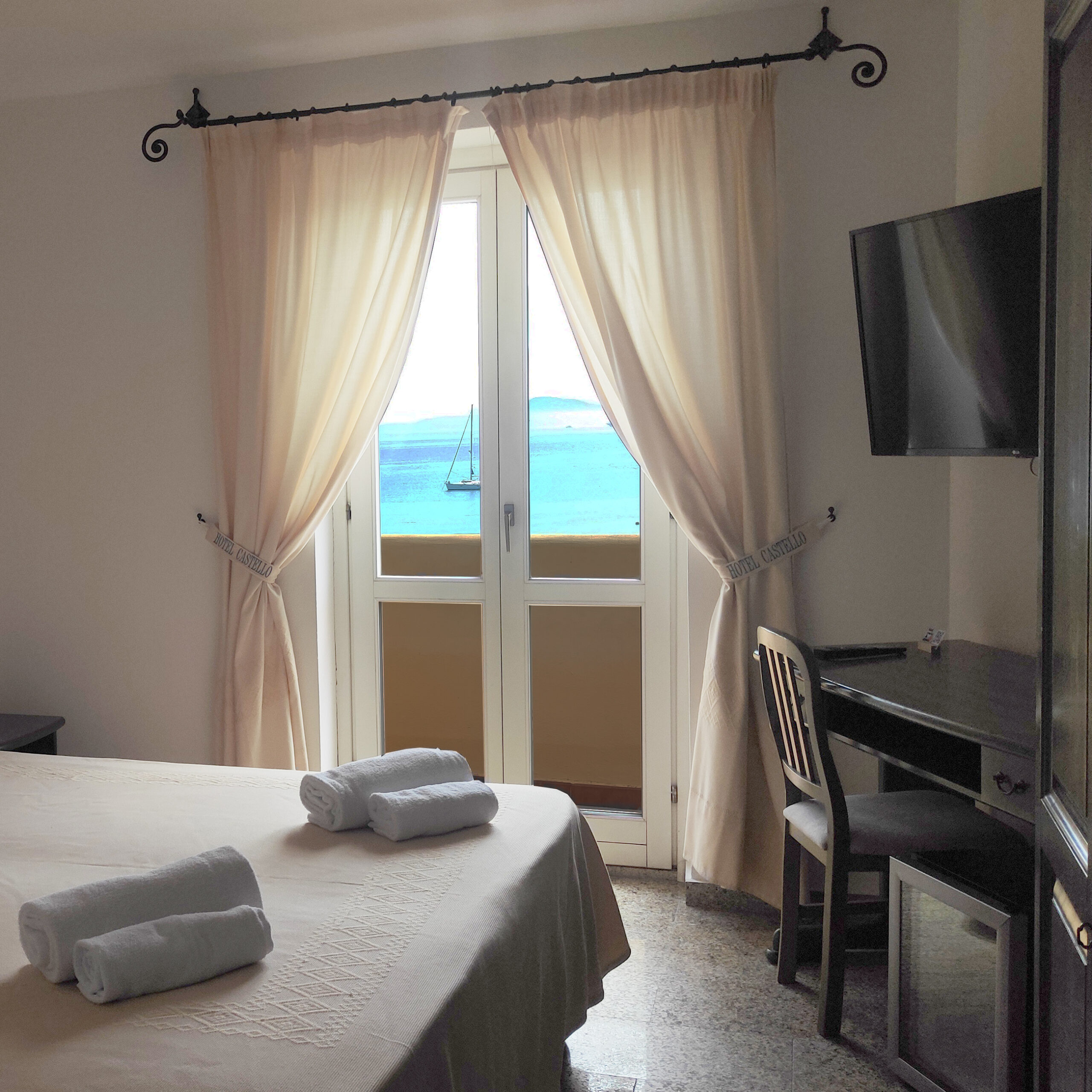 Camera Family Deluxe Vista Mare - Hotel Castello Golfo Aranci